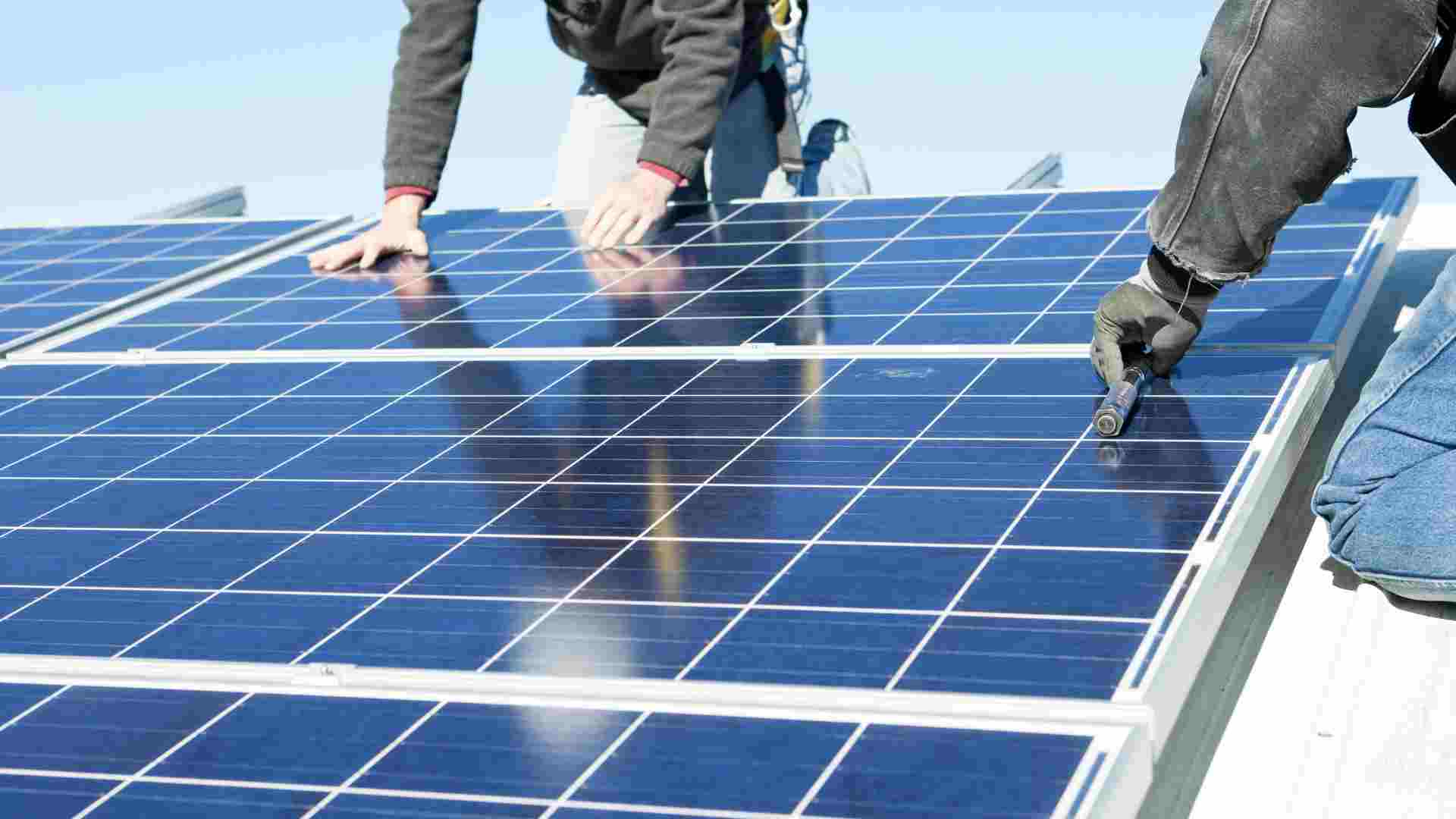 Kelebihan Instalasi Panel Surya di Atap Rumah - Praktis dan Efisien ...