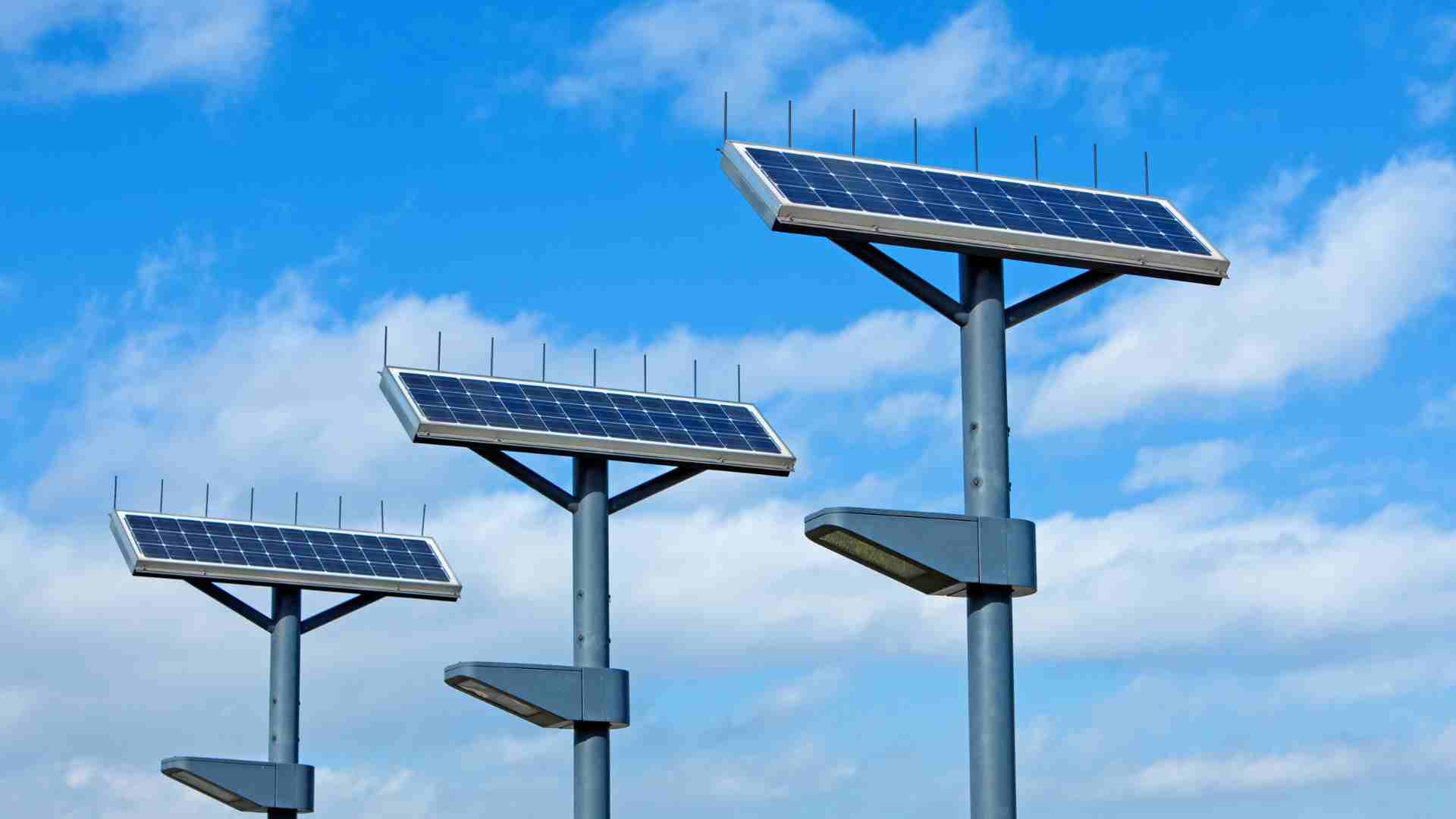 Mengenal Fitur Lampu PJU Solar Cell - Atonergi