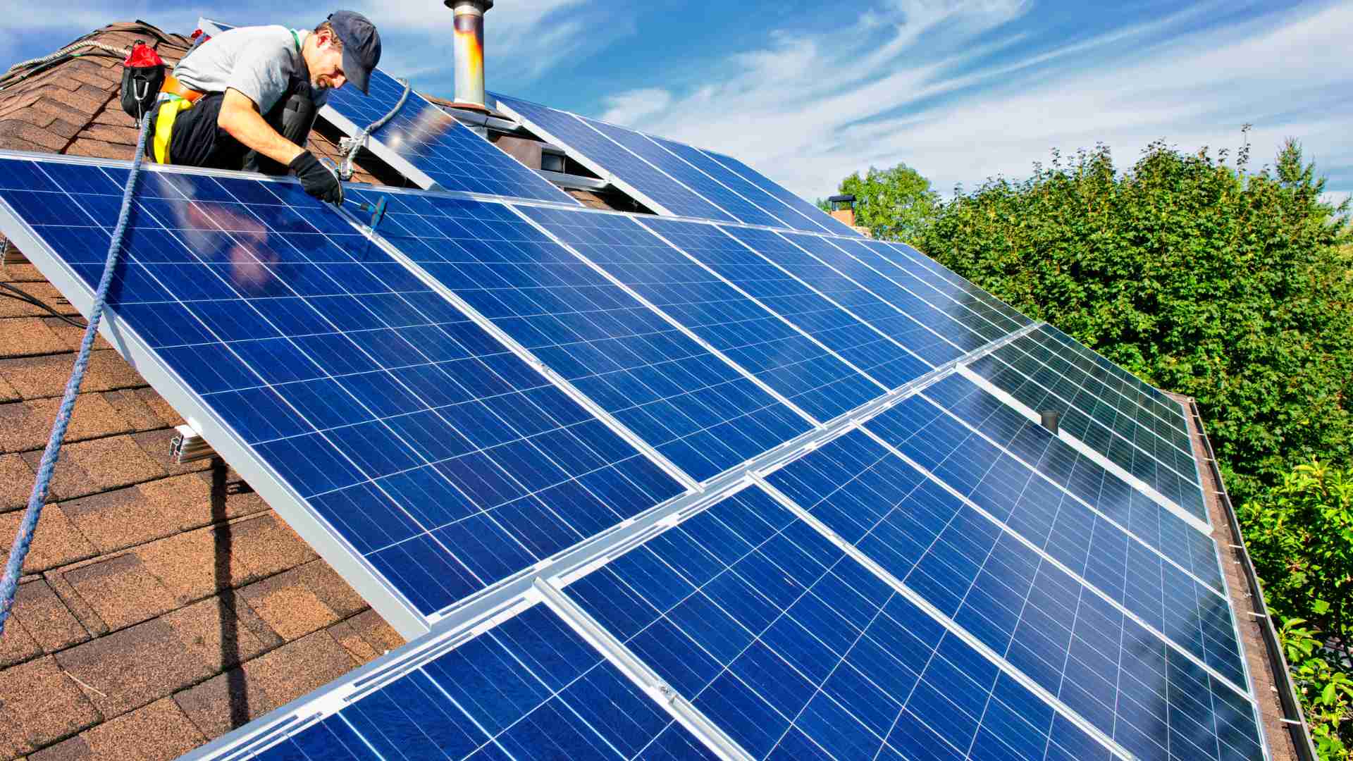Daftar Harga Solar Panel Merek Terbaik 2023 - Atonergi